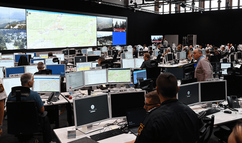 Control Rooms: Powerful Video Wall Control Room & KVM | VuWall