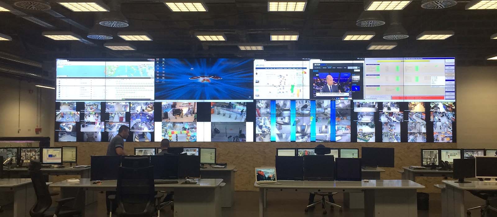 Control Rooms: Powerful Video Wall Control Room & KVM | VuWall
